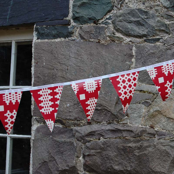 Welsh Oilcloth bunting, Welsh Table cloth, Welsh banners – Adra